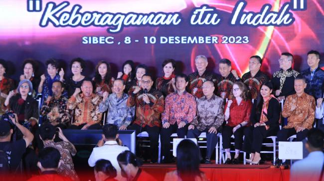 Indah Kurnia Sukses Gelar Pop Singer Mandarin