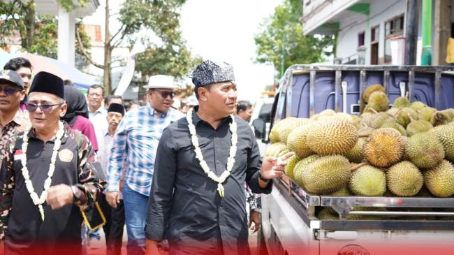 Pesona Tumpengan Durian di Desa Kronto: Meriahkan Tradisi Syukur Petani ...